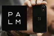 Značka Palm je zpět: Nový miniaturní telefon je velký jako kreditní karta