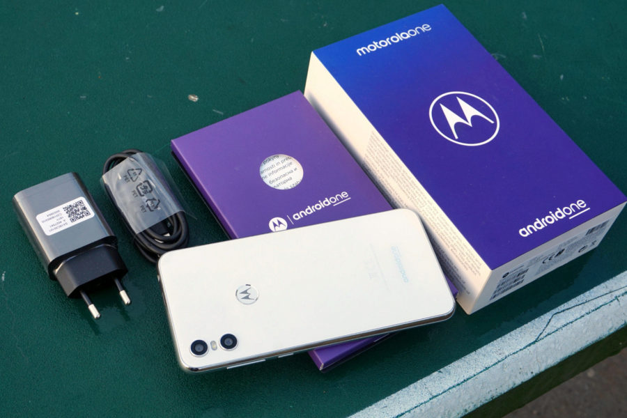 Motorola One recenze: Čistý Android za sympatickou cenu