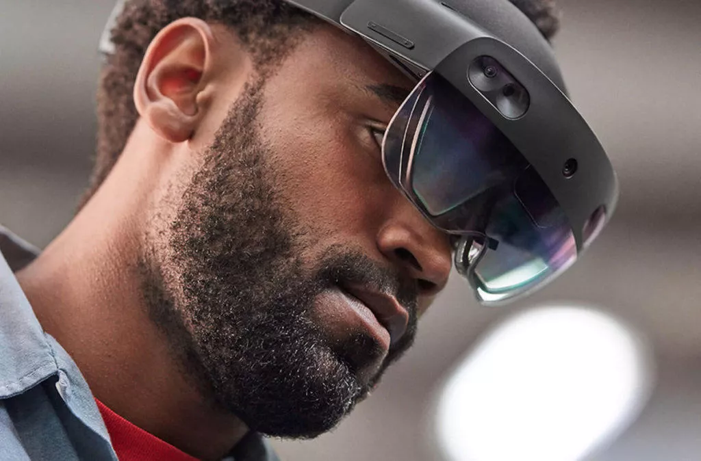 Microsoft Hololens 2 není levný: Bylepšuje komfort i pohlcení do AR