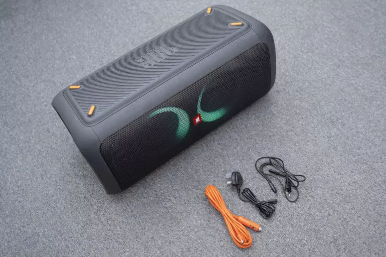 JBL PartyBox 300 recenze: Obří Bluetooth reproduktor pro každou párty