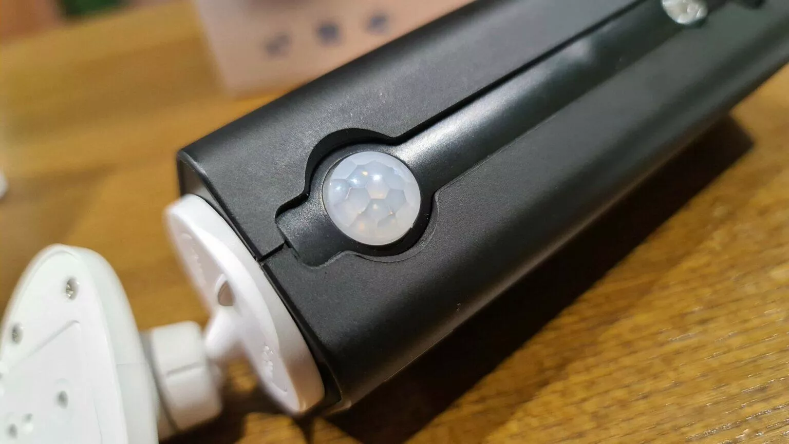 Recenze kamery Shelly EYE: Šikovné funkce v trochu nešikovném těle