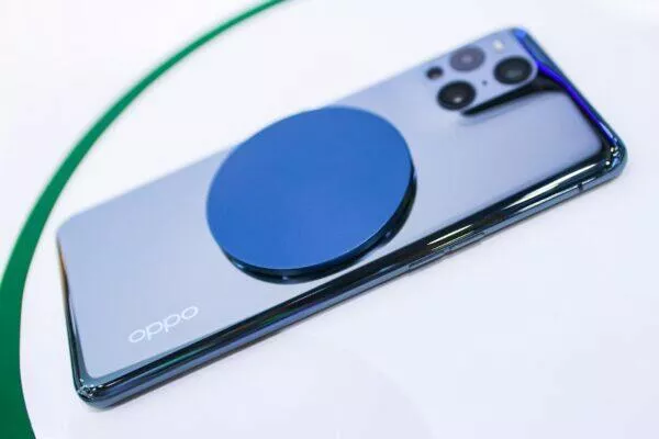 Už i OPPO má vlastní MagSafe technologii. Říká jí MagVOOC