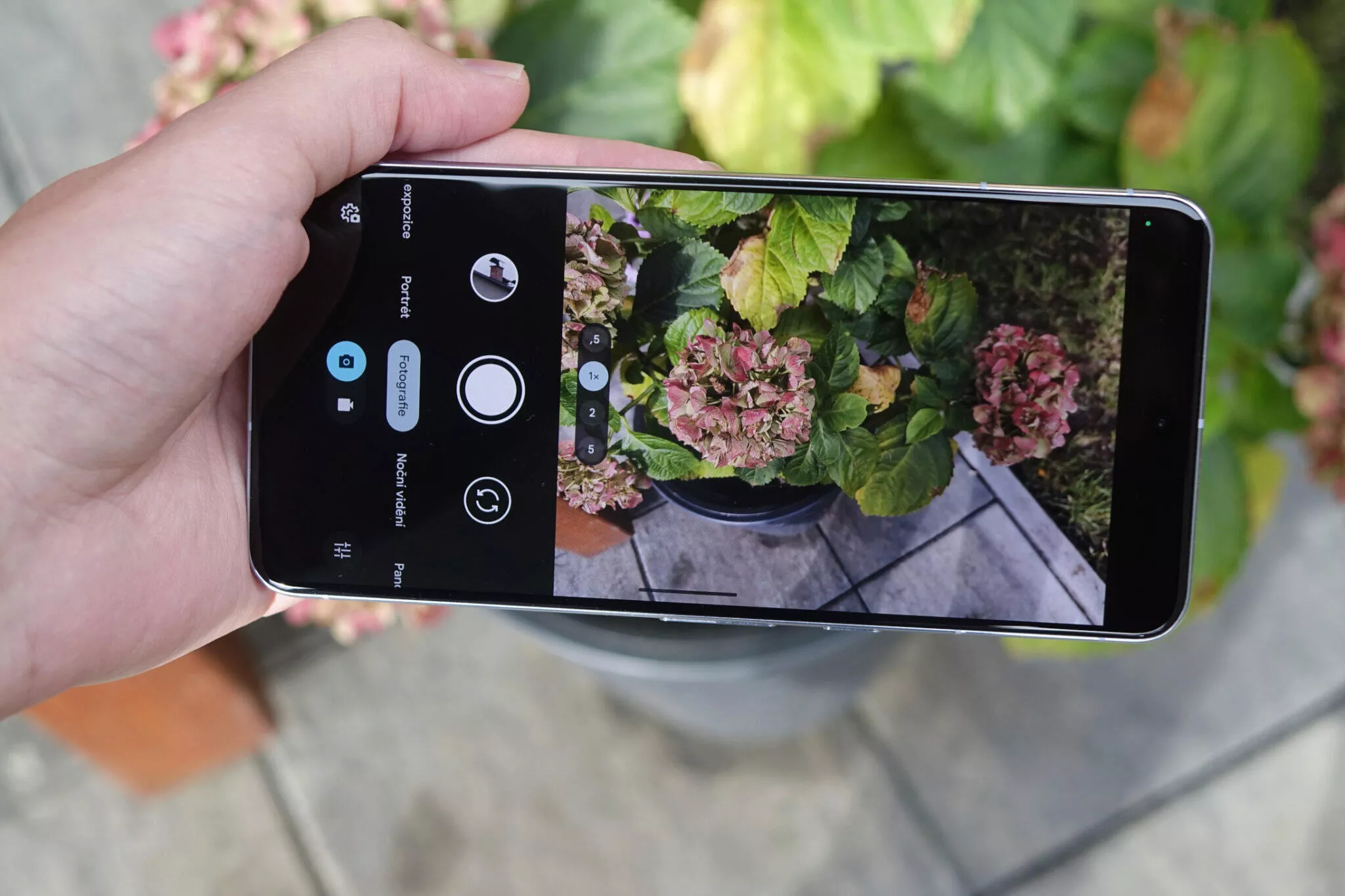 Google Pixel 8 Pro recenze: Skvělý fotomobil s AI softwarem!