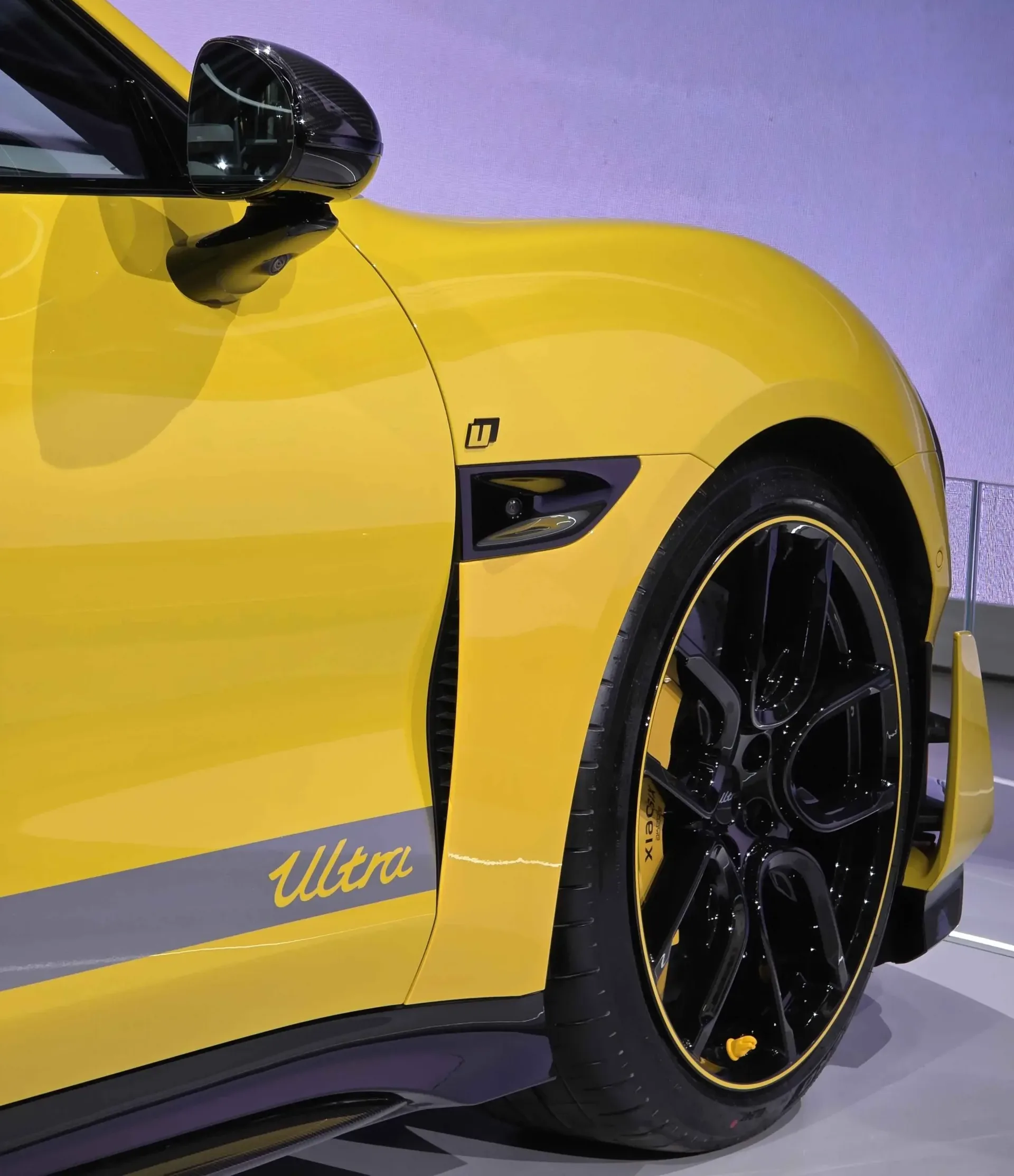 Viděli jsme Xiaomi SU7 Ultra! Mrkněte, jak vypadá závodní elektromobil ...